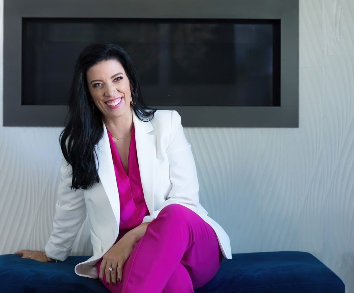 Amy Reczek - Speaker & Author - Sales Communication Training